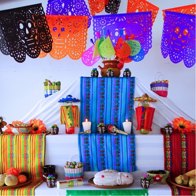 Create a Heartfelt Ofrenda: A Guide to Dia de Los Muertos Altars ...